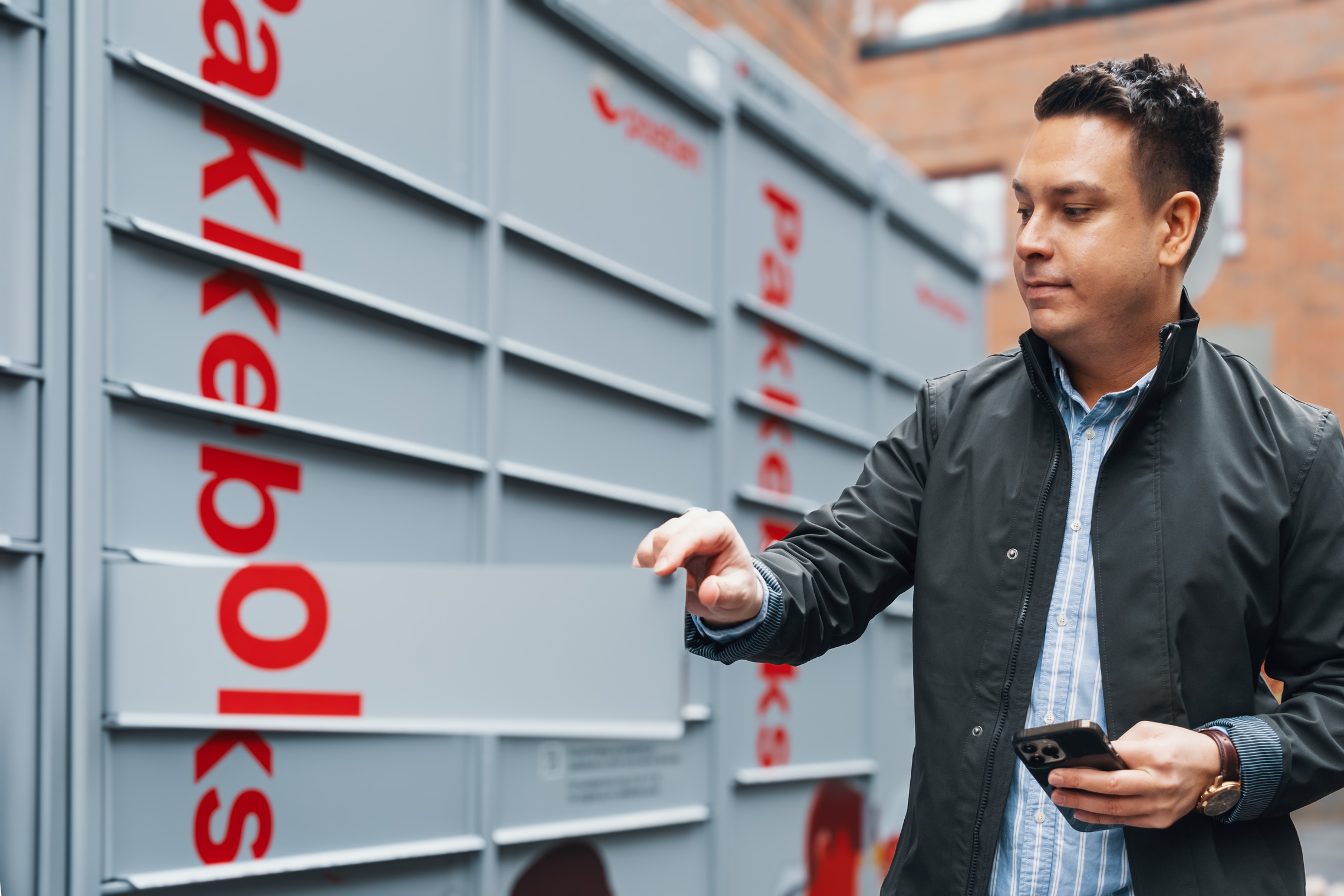 Posten Bring meets "the high demand for more parcel lockers from both ...
